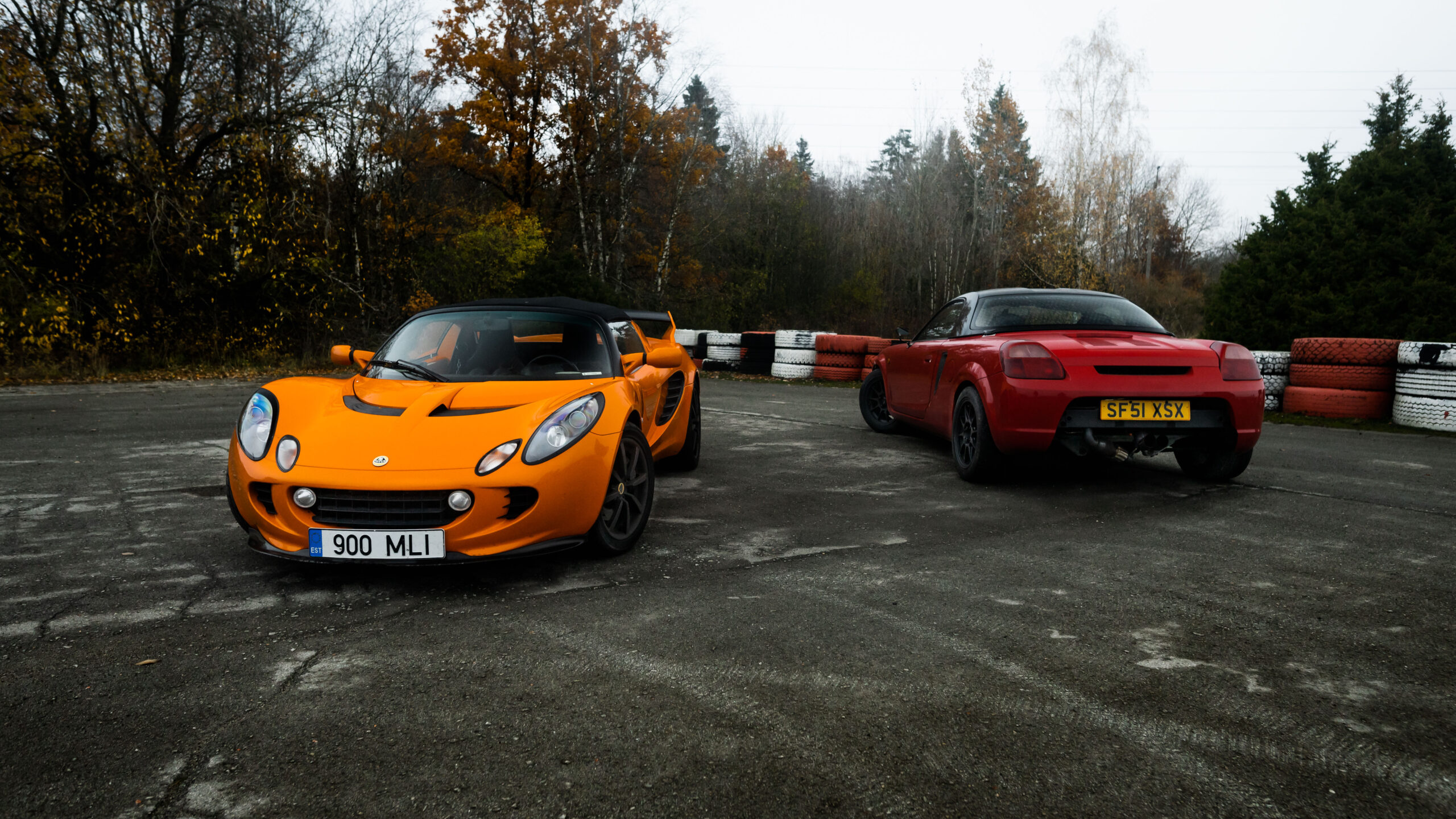 VIDEO: Lotus Elise S2 vs Toyota MR2 Spyder
