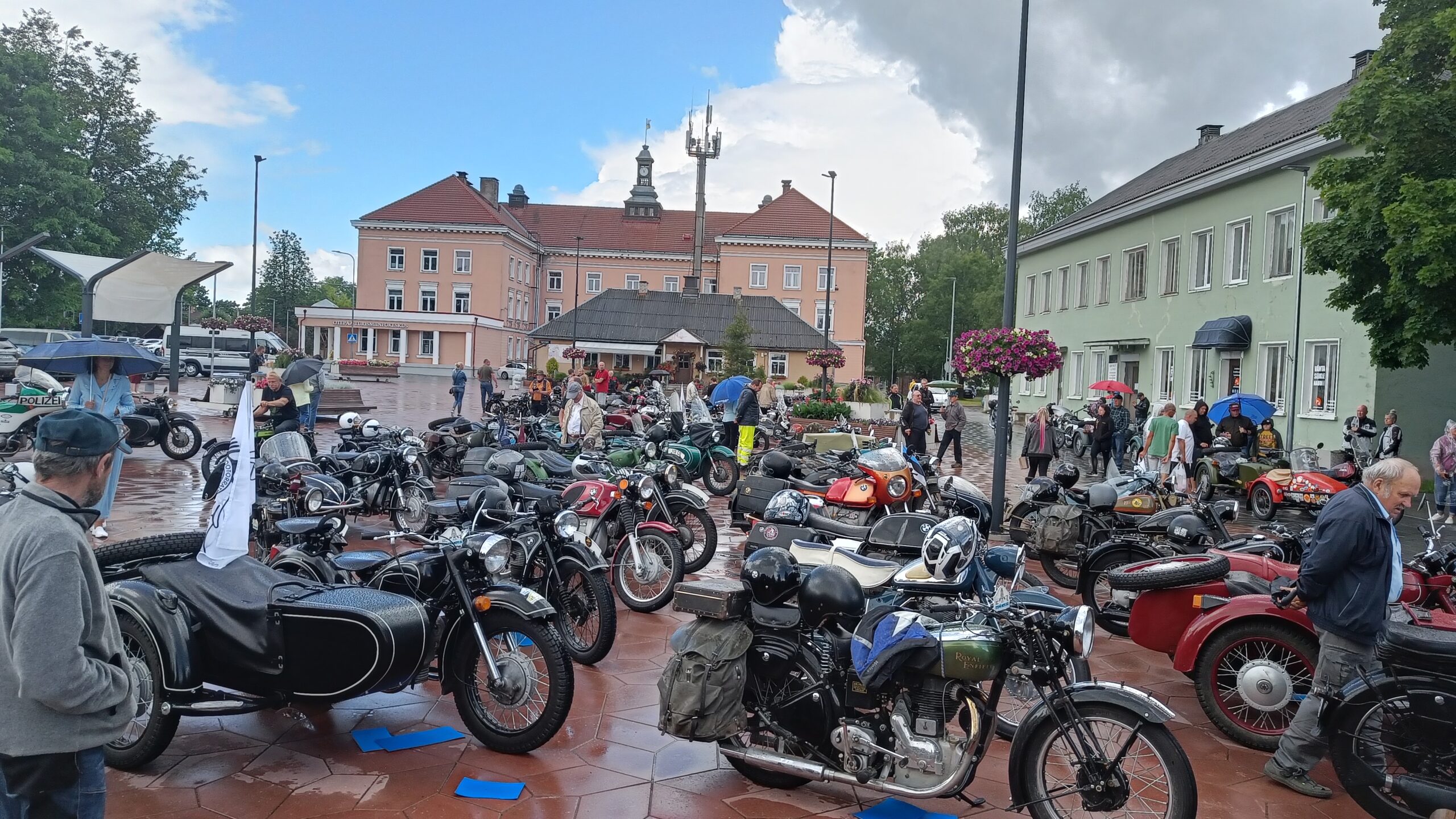 Galerii: võimas vanamootorrataste kokkutulek Valgamaal – 132 uunikumi!